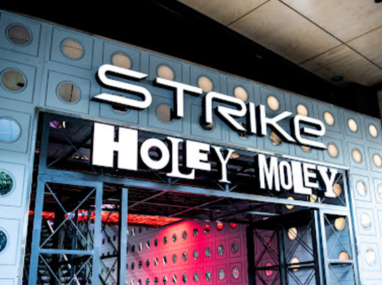 Holey Moley Mini Golf Carousel - Lifestyle